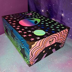 Alien Stash Box, Hand Painted Black Light Glow, Trippy Ufo Makeup Chest ...