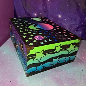 Alien Stash Box, Hand Painted Black Light Glow, Trippy Ufo Makeup Chest ...