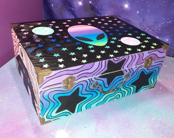 Alien Stash Box Hand Painted Black Light Glow Trippy Rolling - Etsy