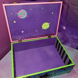 Alien Stash Box, Hand Painted Black Light Glow, Trippy Ufo Makeup Chest ...