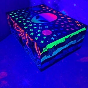 Alien Stash Box, Hand Painted Black Light Glow, Trippy Ufo Makeup Chest ...