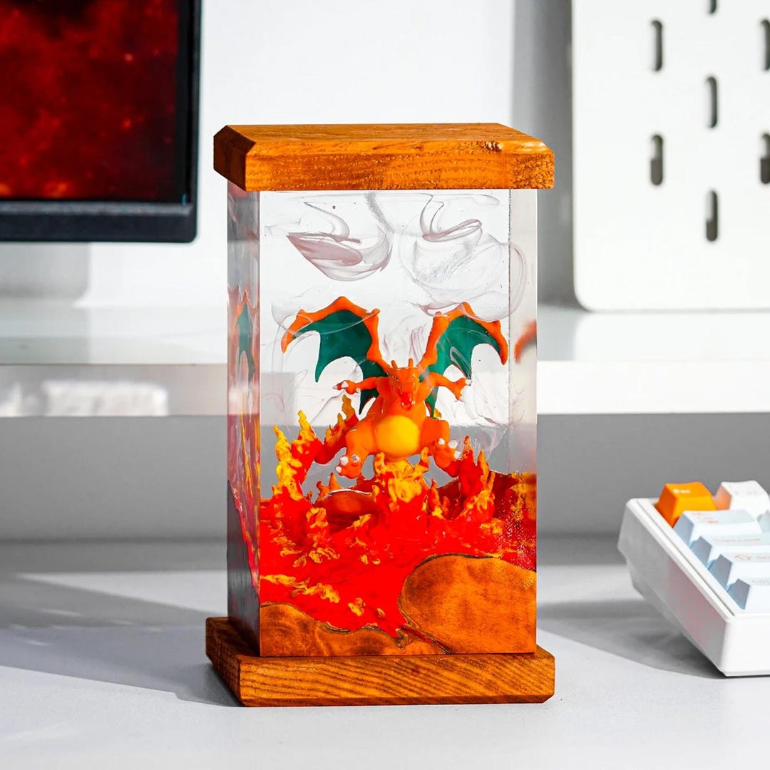 Cus.tom FIRE CHARIZARD Resin Lamp, Custom Diorama for Gifts, Resin ...