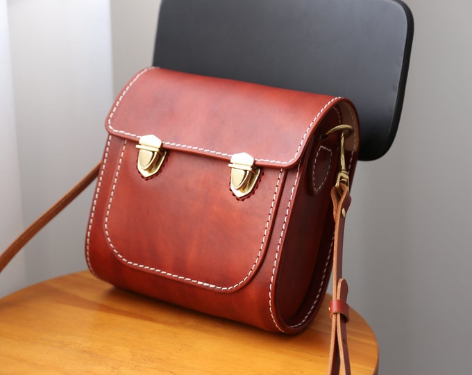 Handcrafted 70s Sturdy Leather Saddle Bag - Crossbody Vintage Bag ...