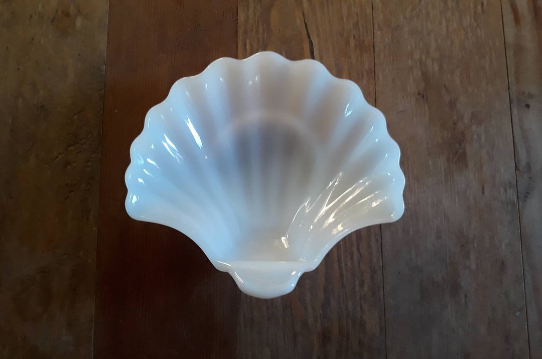 Vintage Soft Translucent Milk Glass Christmas Candy Trinket Jewelry ...