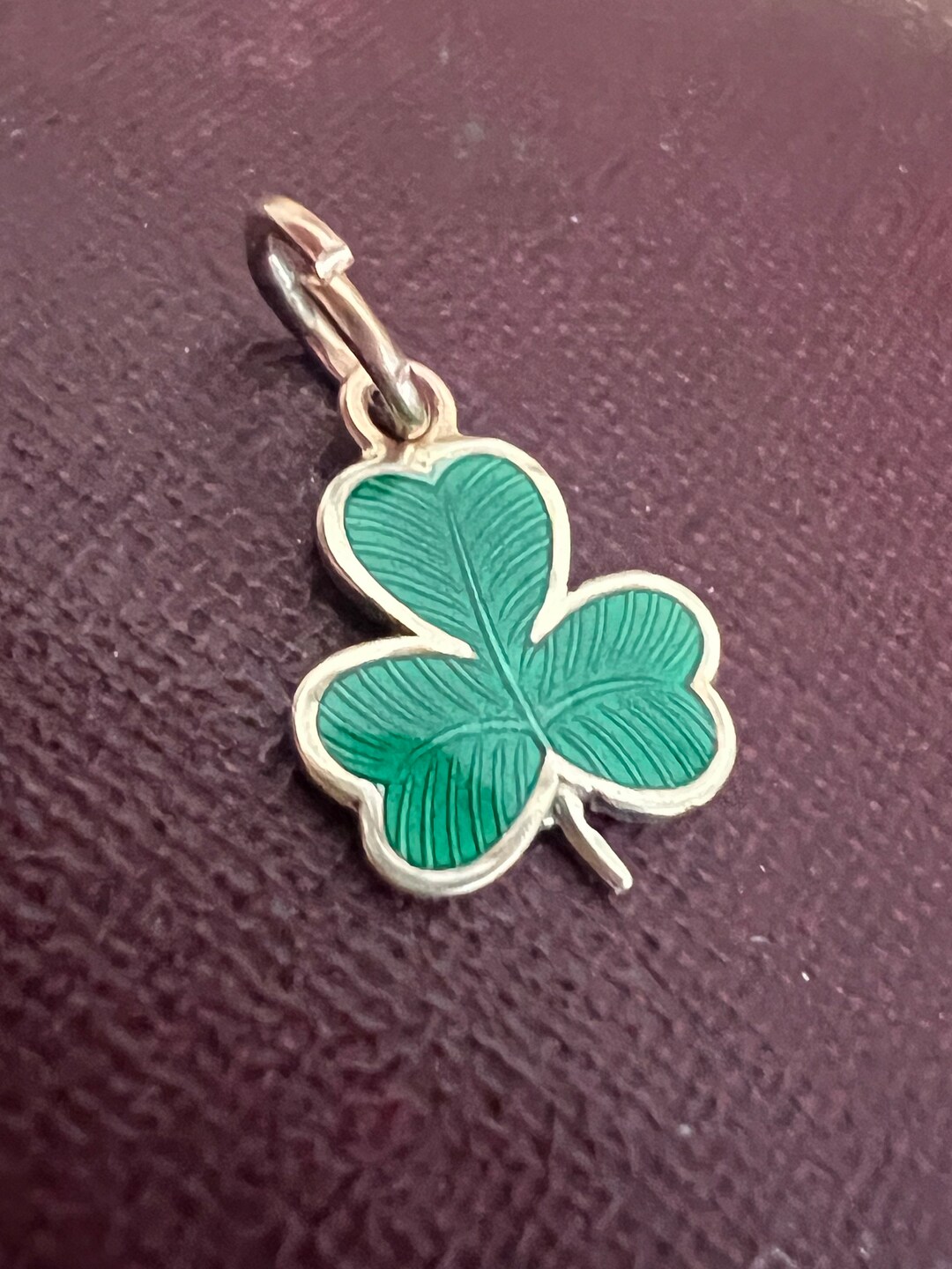 A Vintage 9ct Gold Green Enamelled Irish Shamrock Charm Pendant. 1956 ...