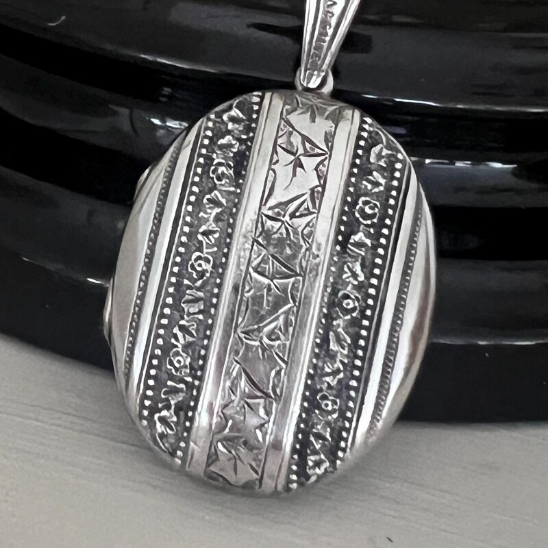 Large Oval Locket - Etsy