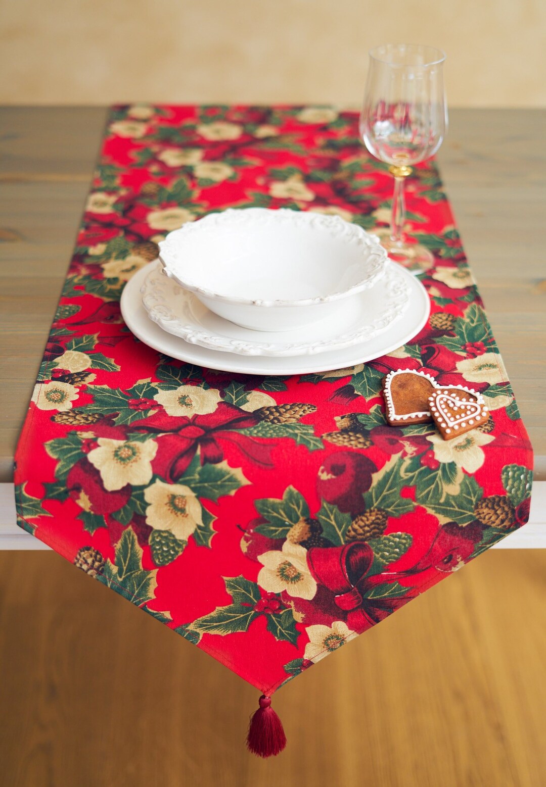 Red Christmas Table Runner With Tassels Printed Green & Beige - Etsy