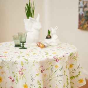 Round Spring Tablecloth, Spring Floral Print on White Background, Fresh ...