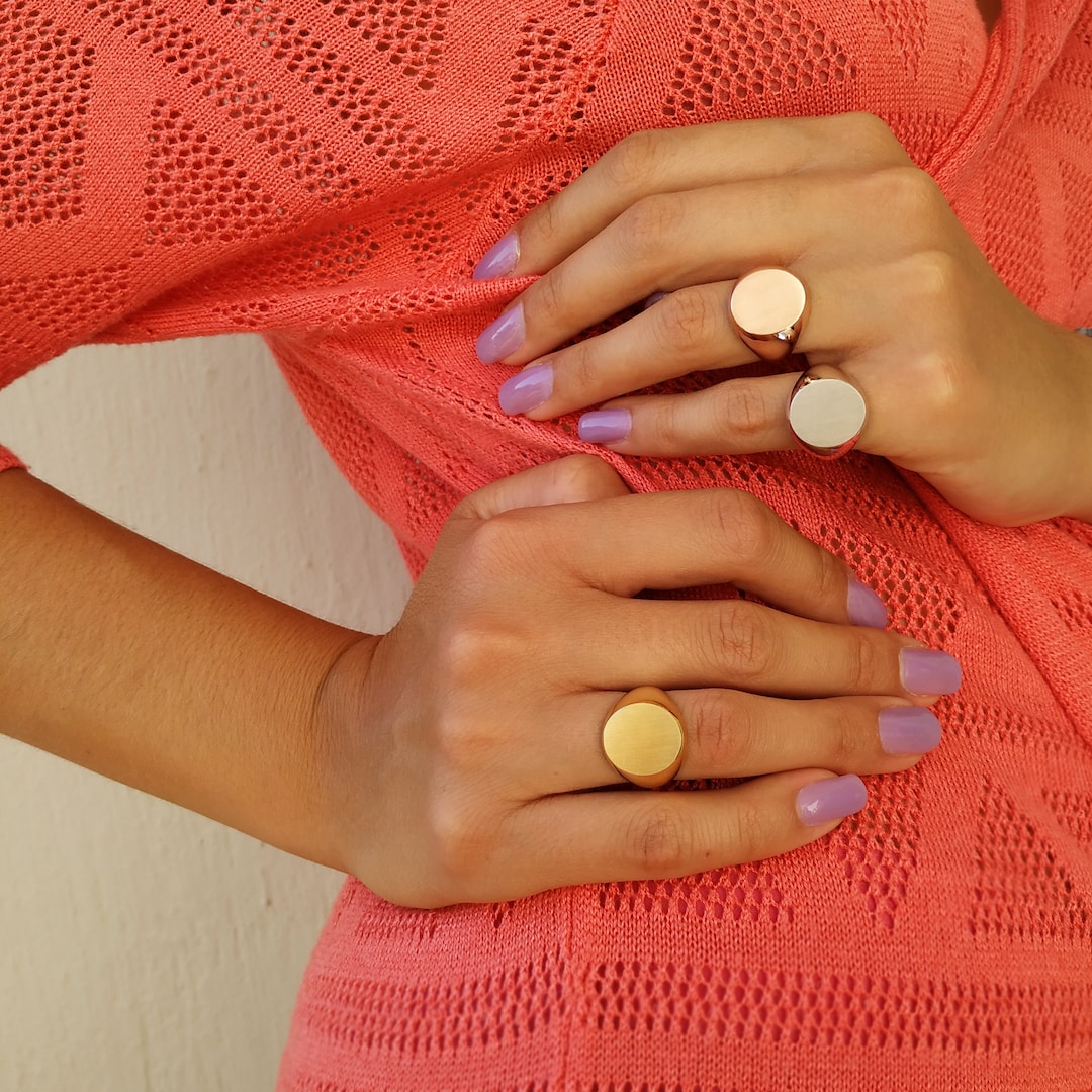 Big Oval Signet Ring, Dainty Gold Signet for Women, 9K 14K Gold 15x13mm ...