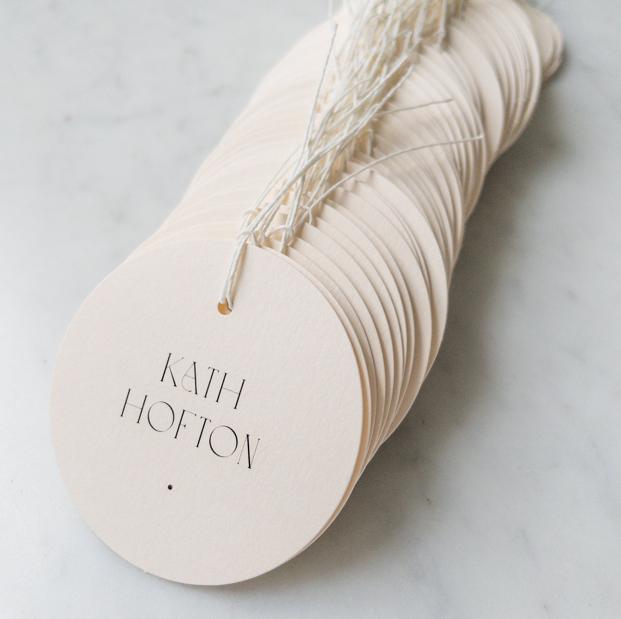 Round Place Cards / Name Tags With Fine Twine - Etsy