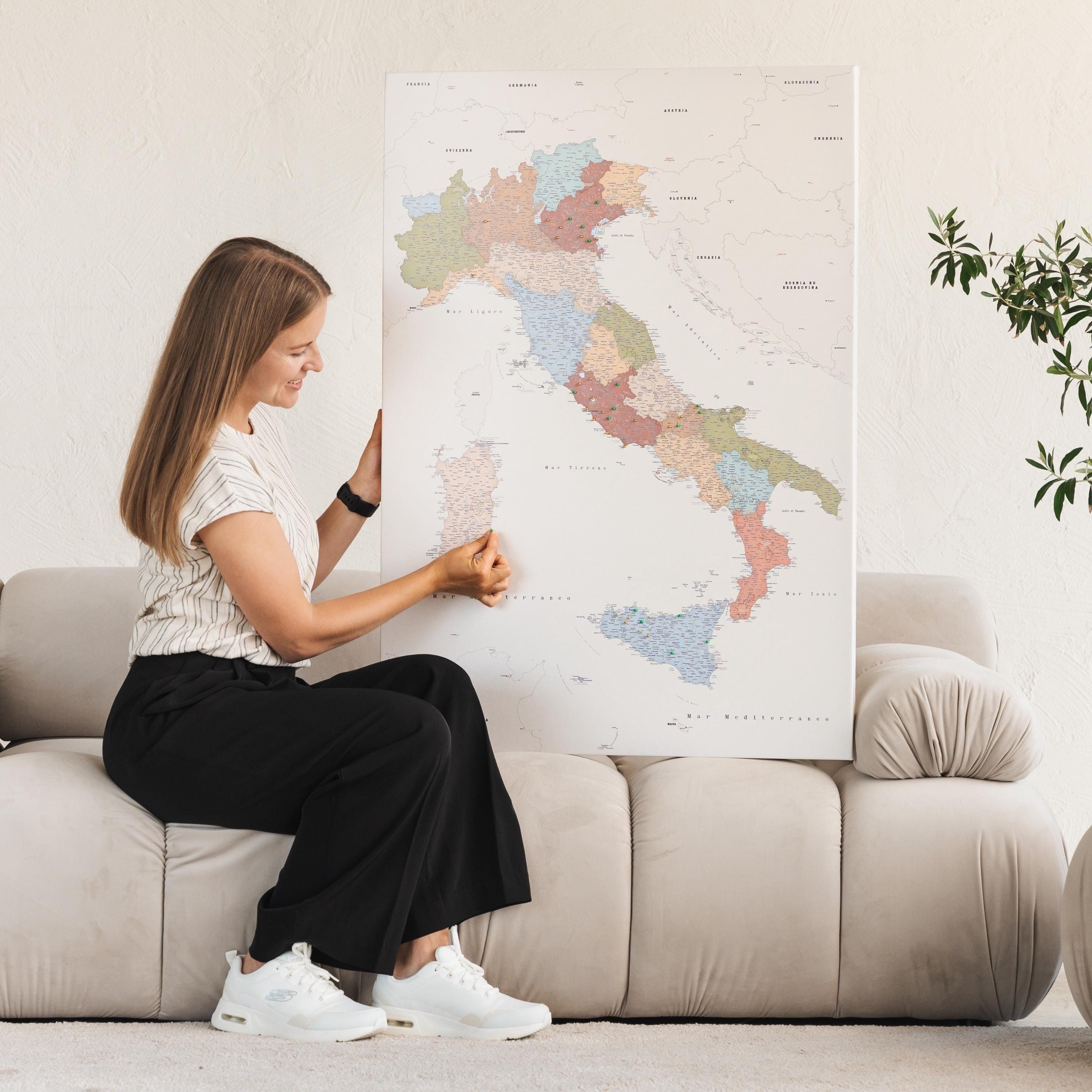 Map of Italy With Pins to Mark Places Visited, Detailed Push Pin Travel ...