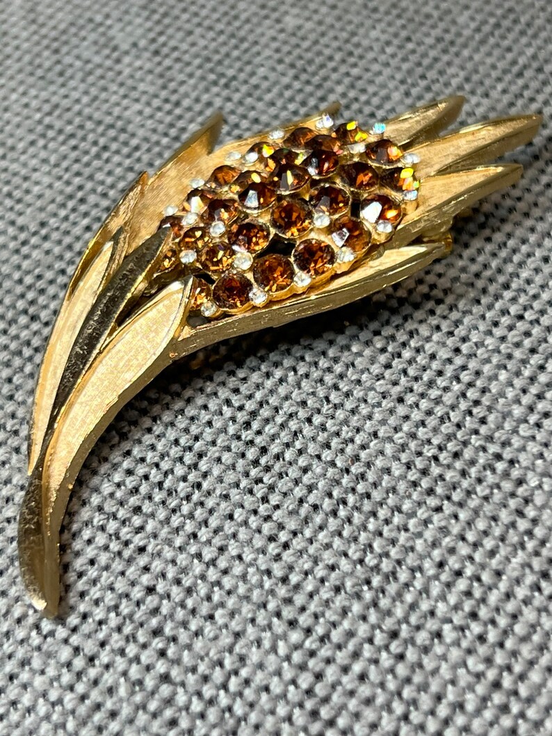 Vintage Crown Trifari Gold Tone Leaf Brooch With Topaz & Clear - Etsy