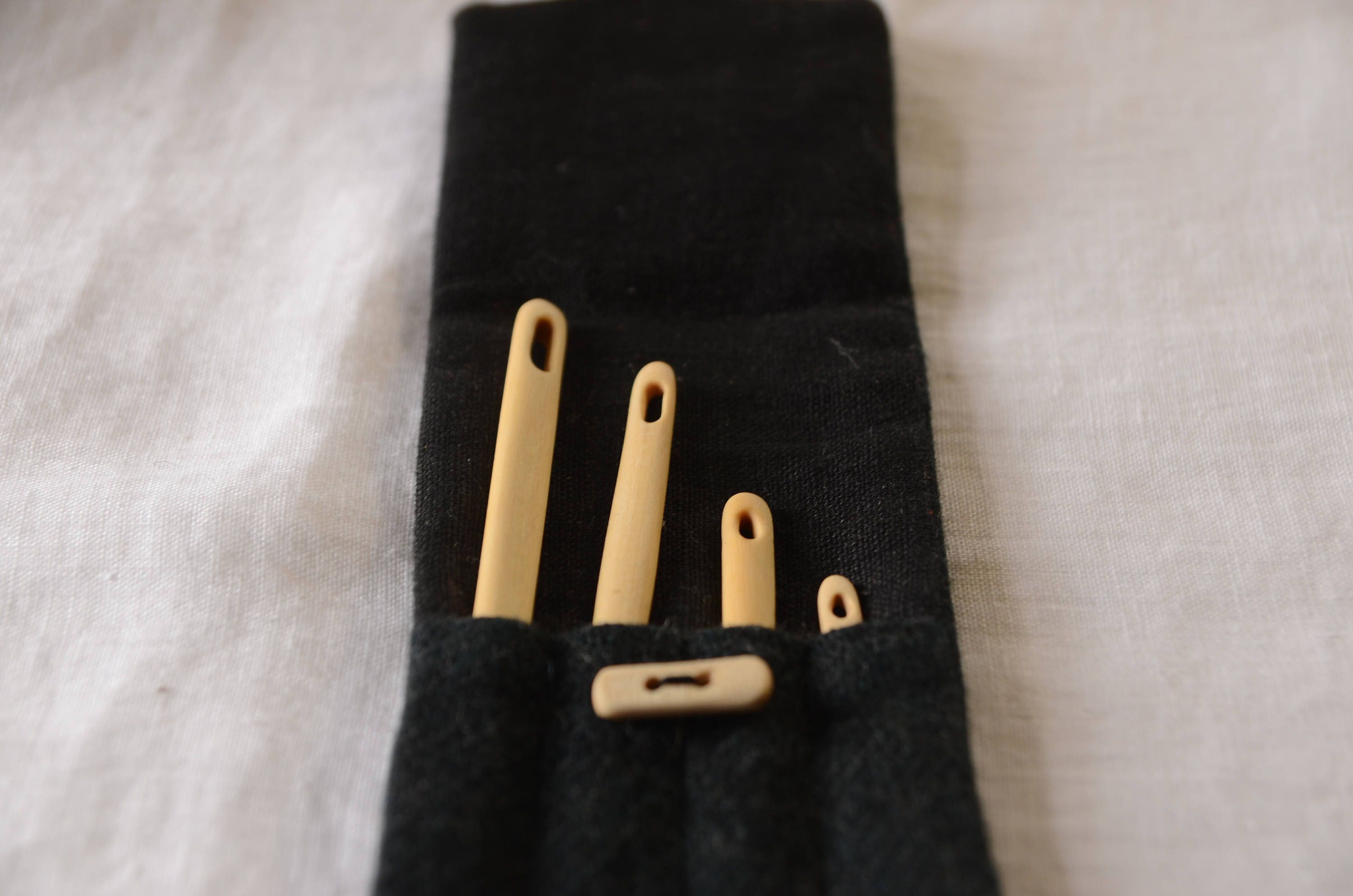 Wooden Nalbinding Needles / With Case / Set of 4 / Handcarved - Etsy