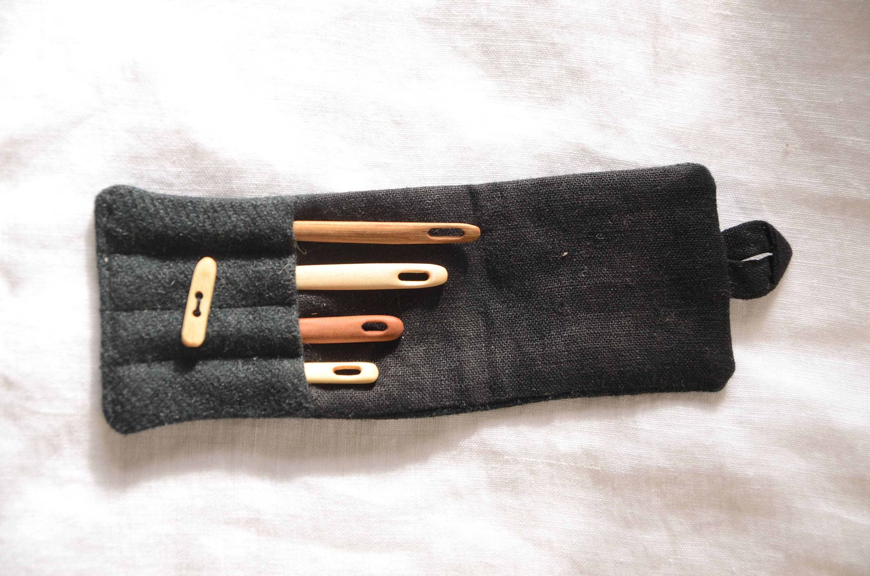 Wooden Nalbinding Needles / With Case /set of 4 / Handcarved - Etsy
