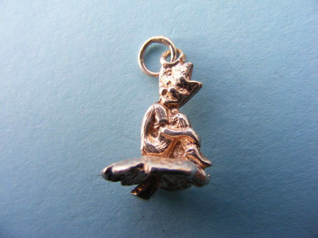 Vintage Sterling Silver Charm: Pixie on a Toadstool (M) - Etsy