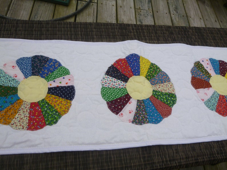 Dresden Plate Table Runner | Etsy