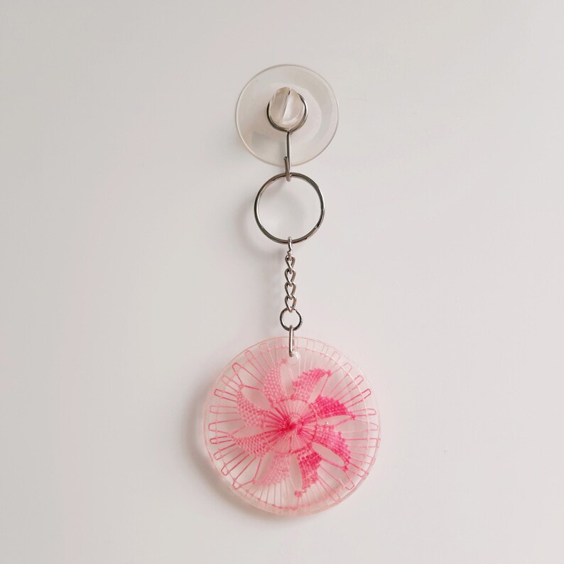 Round Pink Resin Keychain Handmade Keyring With Vibrant Nanduti Stylish ...