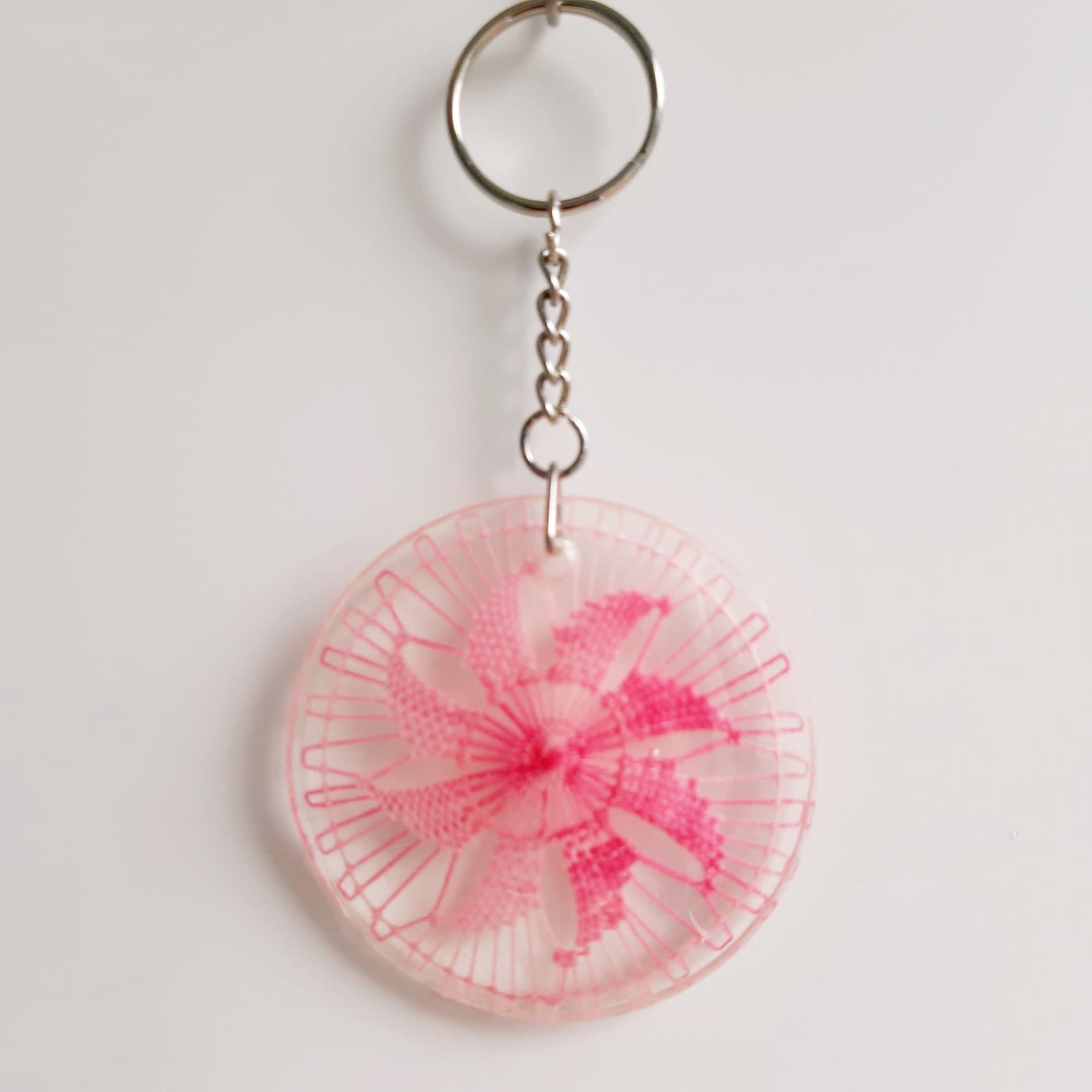 Round Pink Resin Keychain Handmade Keyring With Vibrant Nanduti Stylish ...