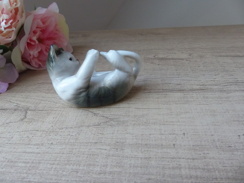Siamese Cat Figurine in Porcelain – Miniature Bone China Taiwan ...