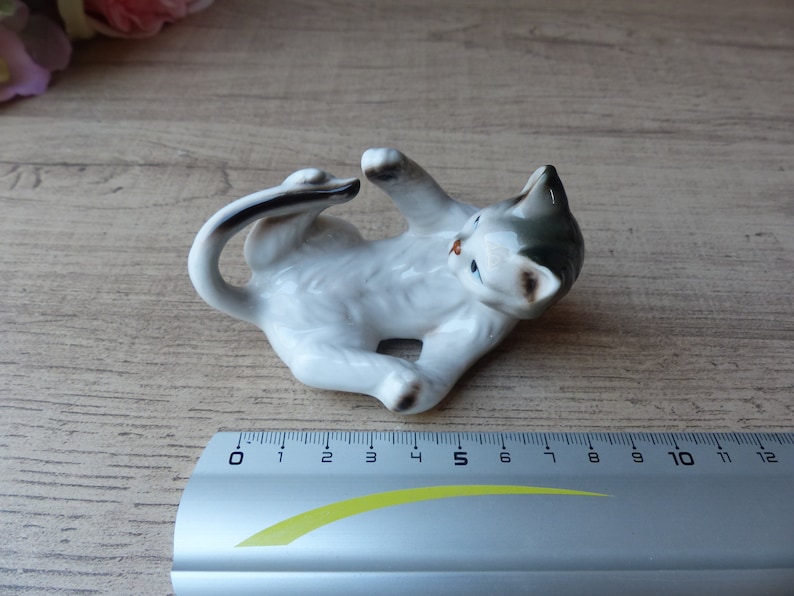 Siamese Cat Figurine in Porcelain – Miniature Bone China Taiwan ...