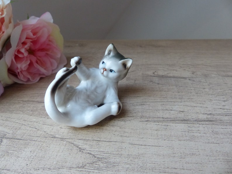 Siamese Cat Figurine in Porcelain – Miniature Bone China Taiwan ...