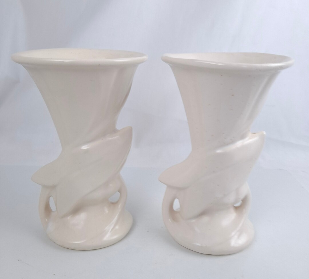 Vintage Mccoy Pottery Matte Ivory Arrowhead Cornucopia Vase 8 Inches ...