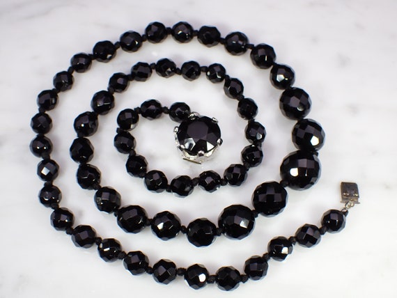 Mesmerizing Vintage 1950's Jet Black Glass Bead Gradu… - Gem