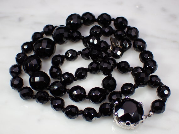Mesmerizing Vintage 1950's Jet Black Glass Bead Gradu… - Gem