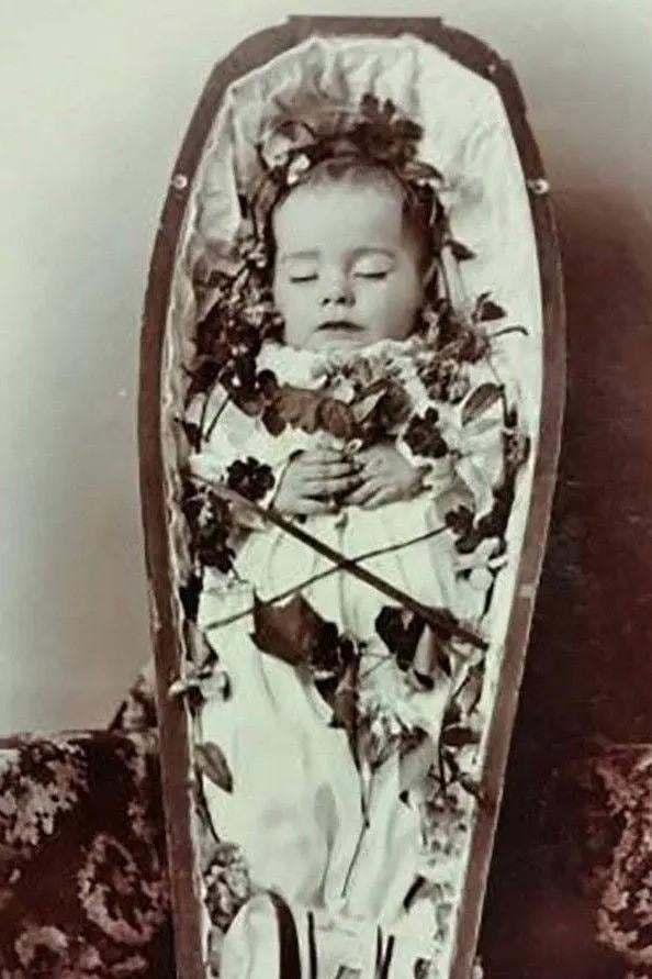 Antique Post Mortem Infant Casket Photo 320 Oddleys Strange & Bizarre ...