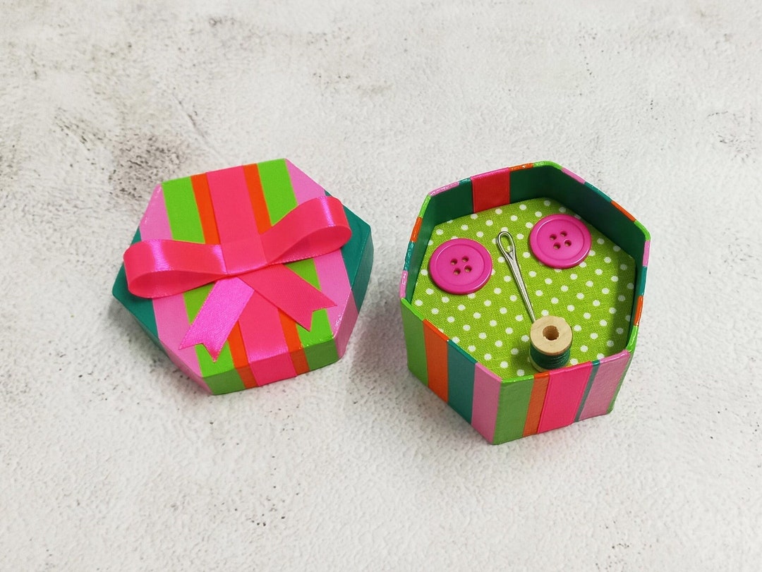 Button Box green-orange-pink How Would Your OTHER Mothers Box Be Design ...