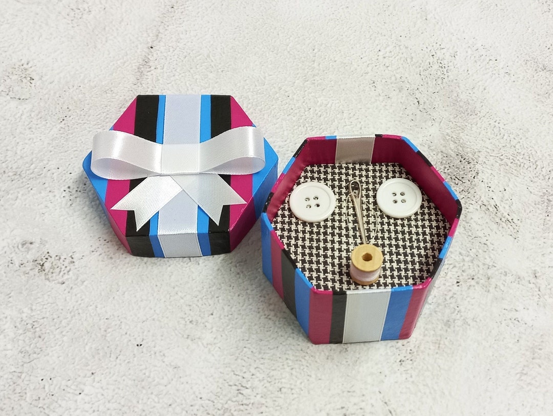 Button Box CORALINE black-blue-pink How Would Your OTHER Mothers Box Be ...