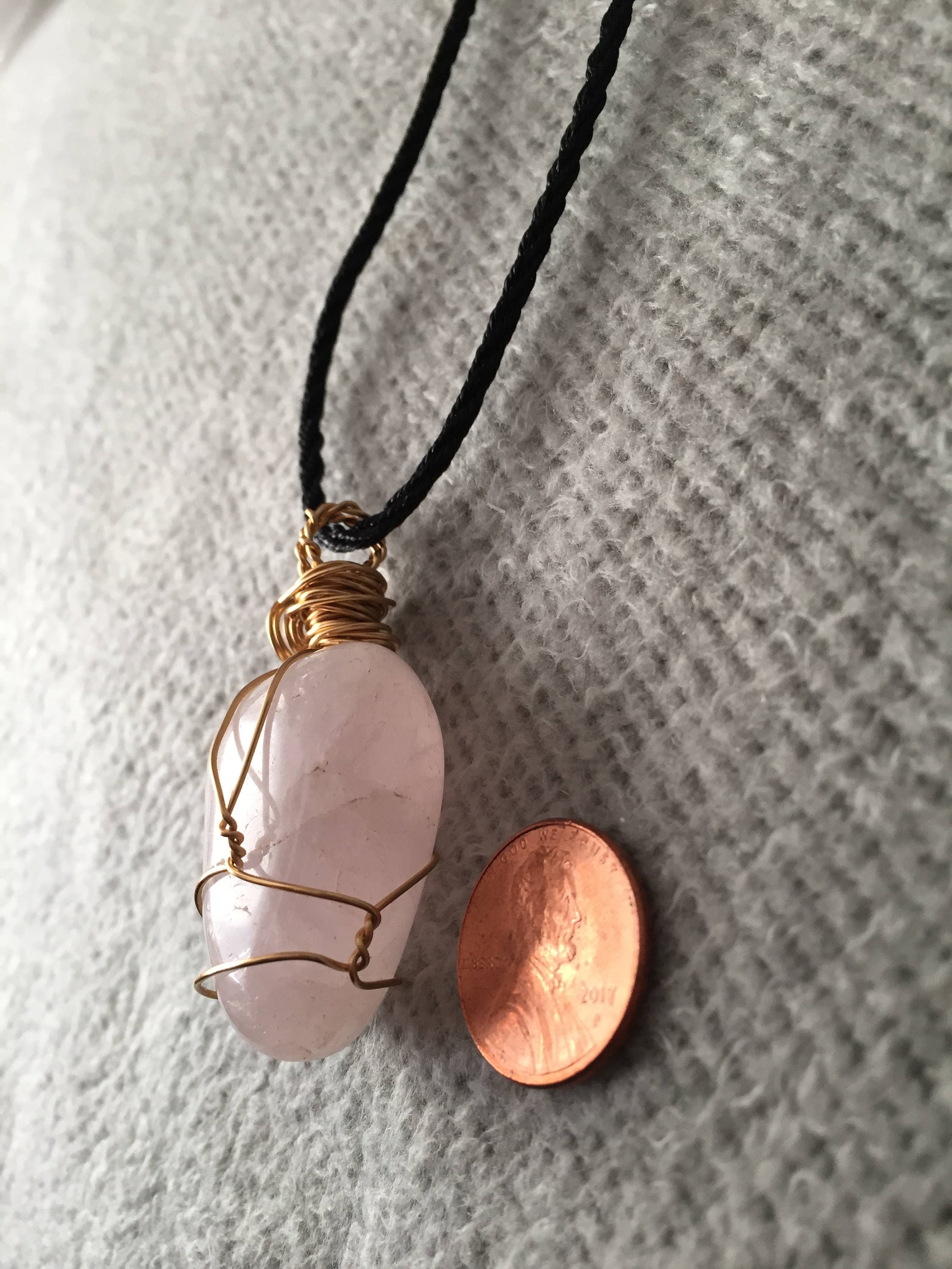 Collar de cristal de cuarzo rosa envuelto en alambre - Etsy España