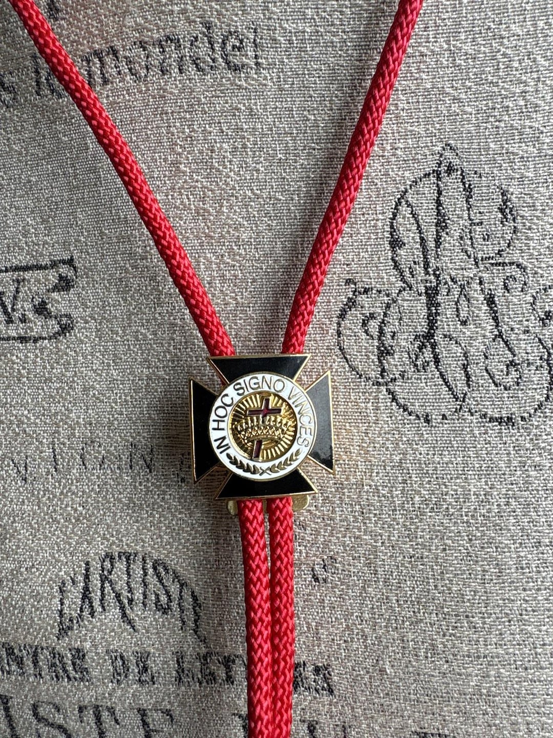 Knights Templar Bolo Tie – in Hoc Signo Vinces Red Cord Masonic Cross ...