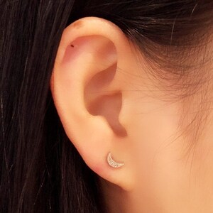 Shiny Crescent Moon Piercing/cartilage Earring/tragus Stud Piercing - Etsy