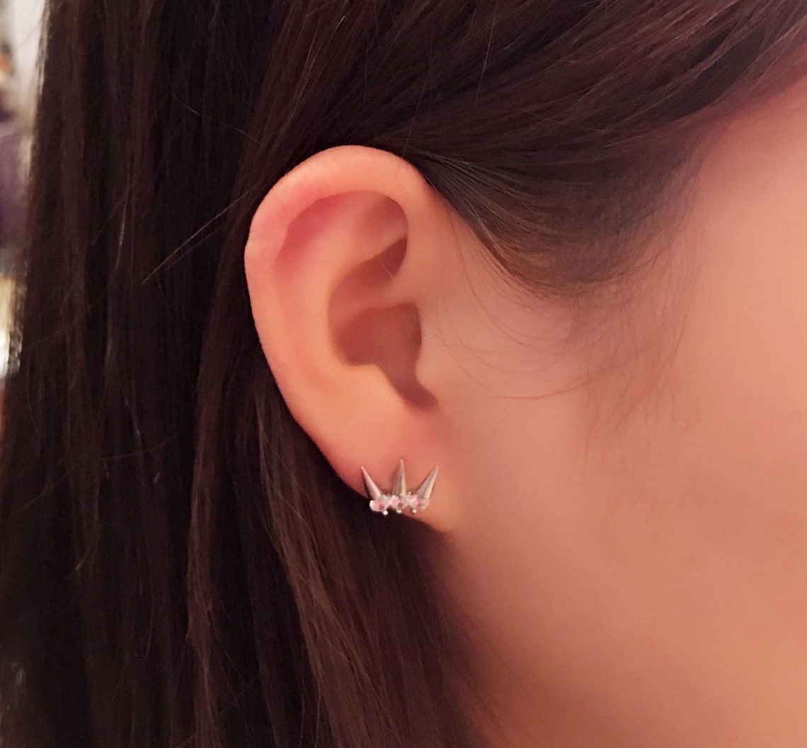 Spike Piercing / Kraakbeen oorbel / CZ stud oor piercing / | Etsy