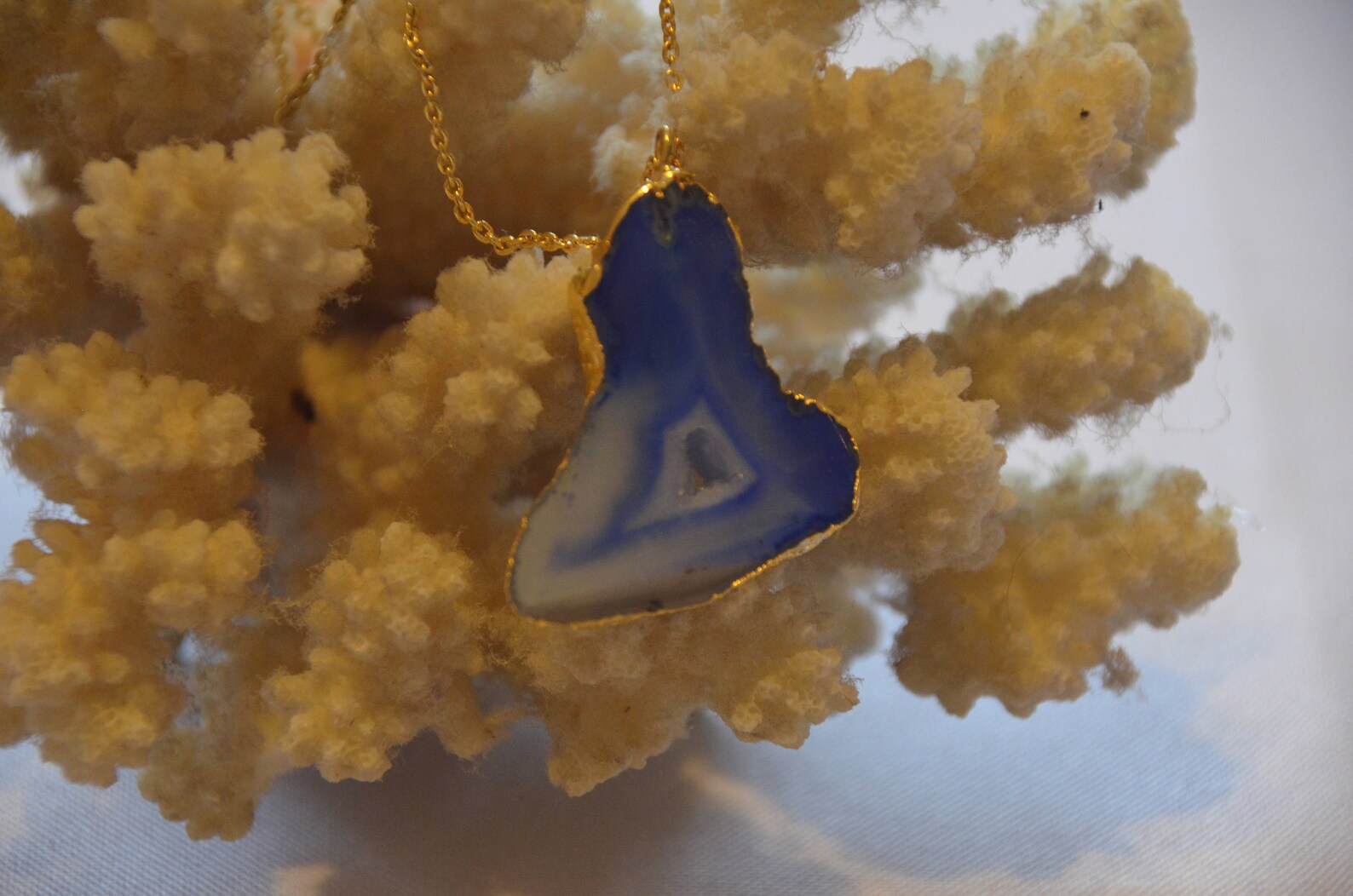 Deep Blue and White Geode Quartz Necklace//raw Druzy//raw - Etsy