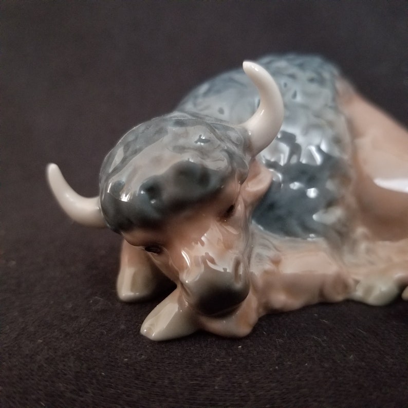 Lladro mini Bison Resting 5312 Figurine: Mint in Original Box Very Rare ...