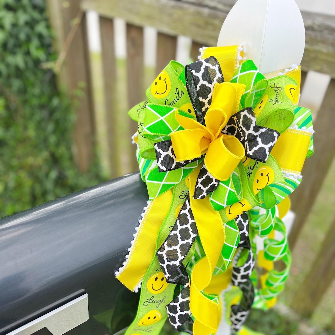 Smiley Bow in Yellow, Black, Green and White With Multiple Pattern ...