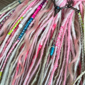 Synthetic SE Dreads Mix of White Pink Crochet Wavy Full Set Single ...