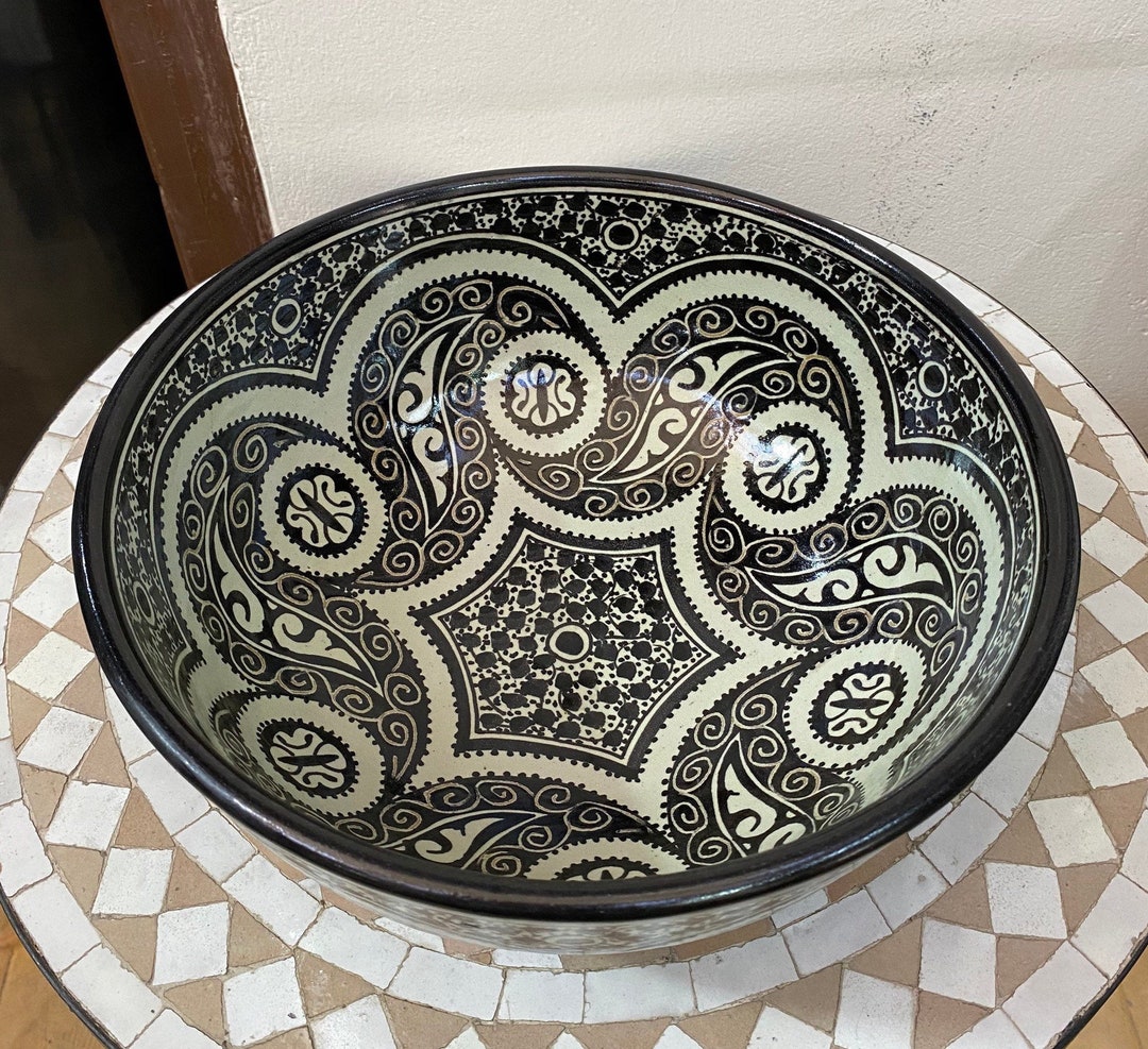 Black and White Salad Bowl in Handmade Moroccan Pottery From Fes. Black ...