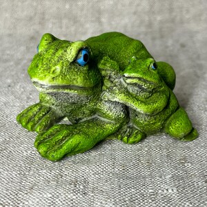 Little Frog Parent and Child Figurine. Adorable! - Etsy