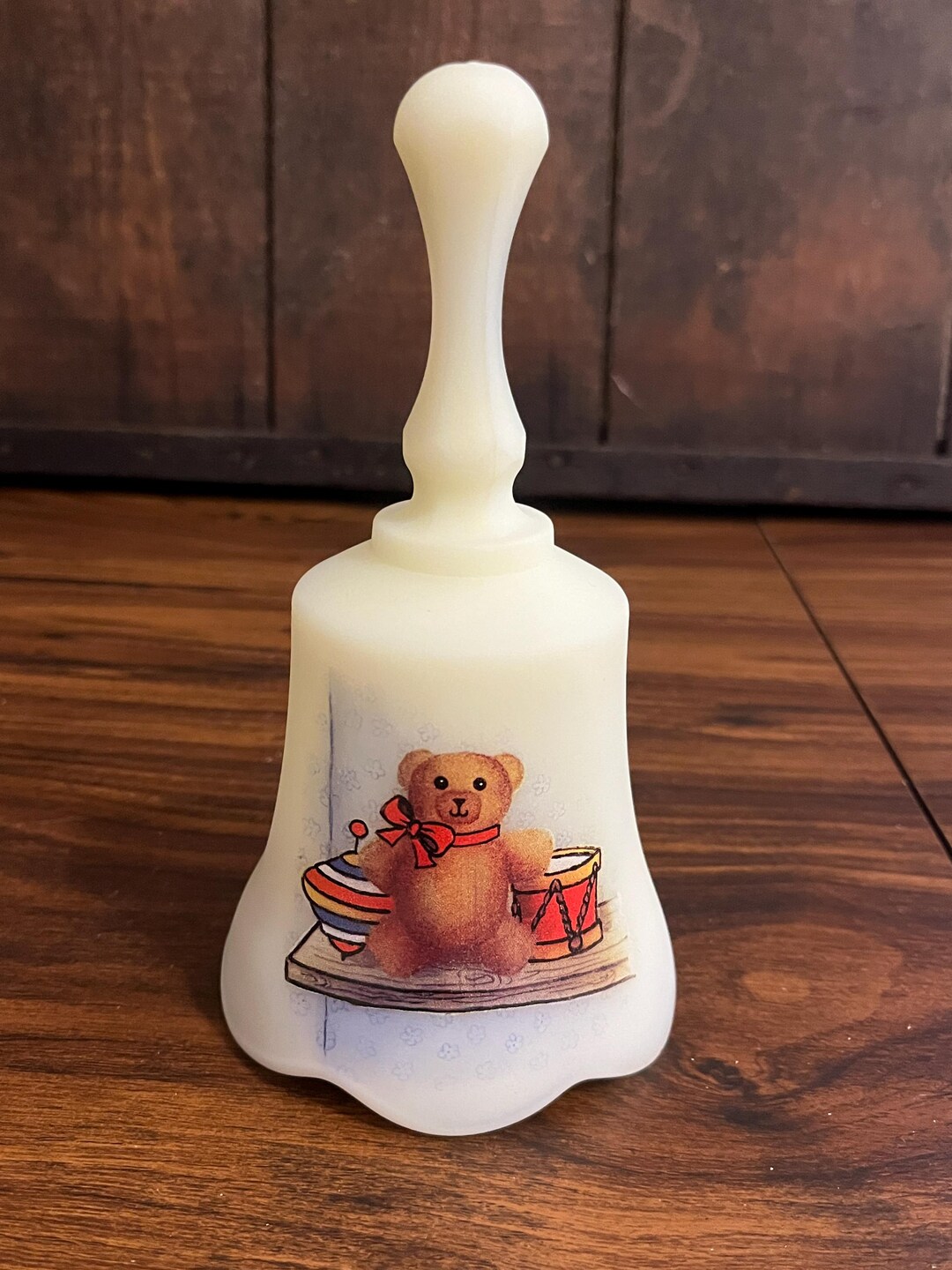 Fenton Custard Uranium Art Glass Teddy Bear Music Box '..beautiful ...