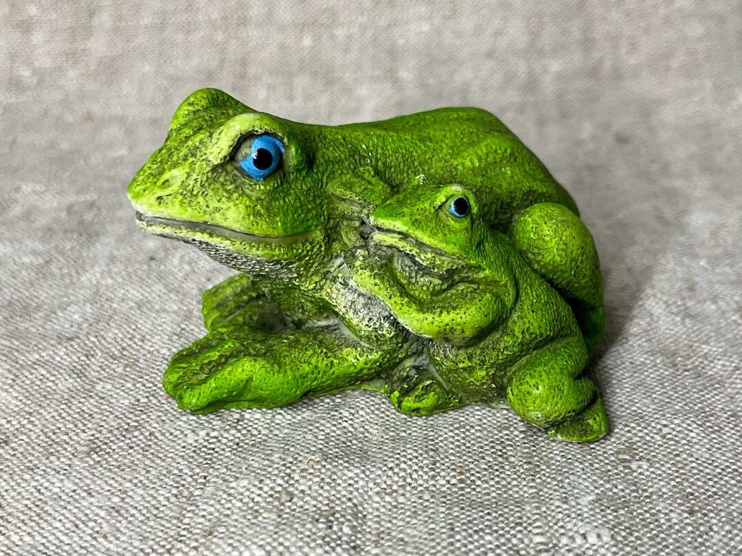 Little Frog Parent and Child Figurine. Adorable! - Etsy