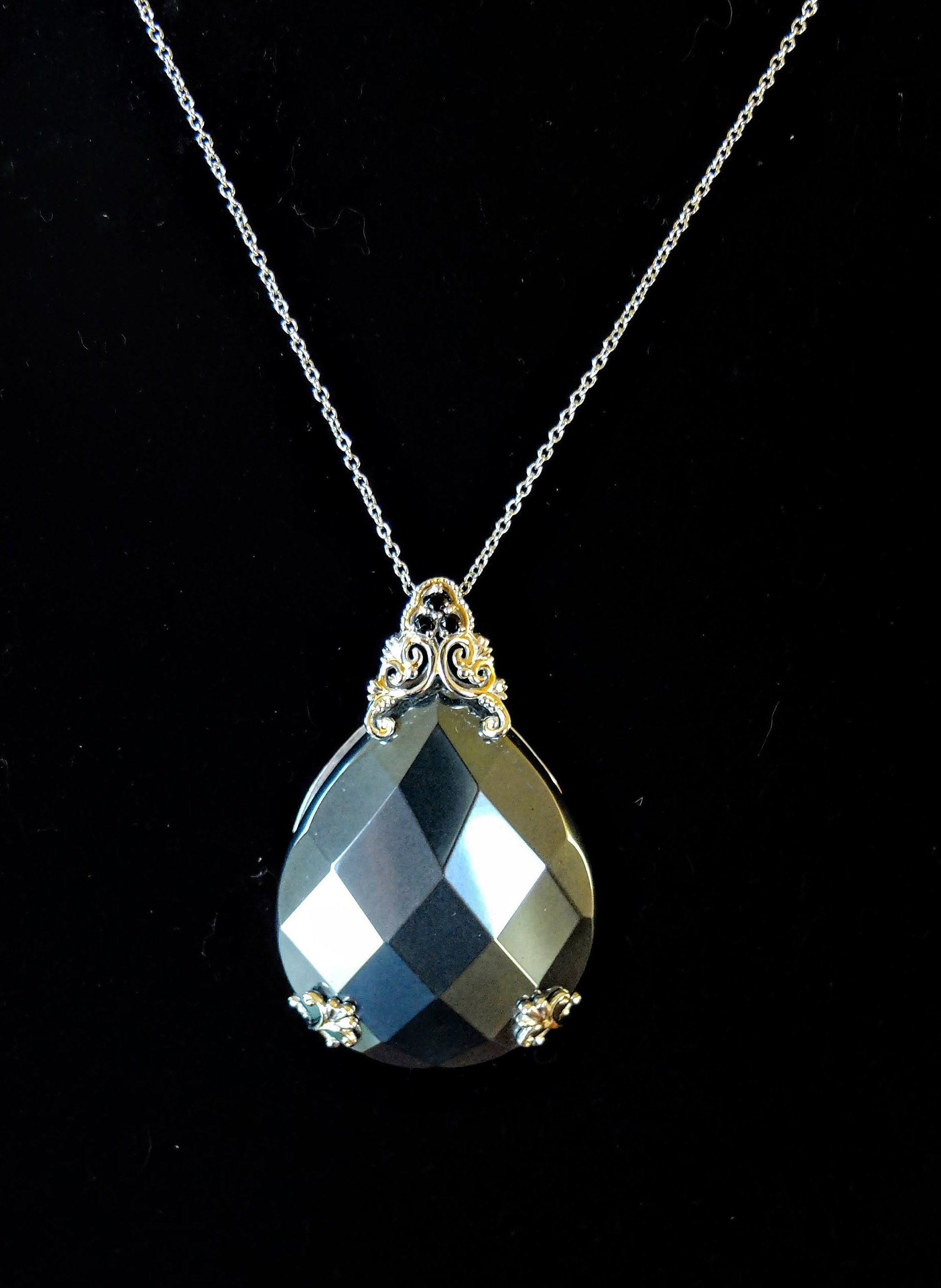 Michael valitutti gems en vogue store