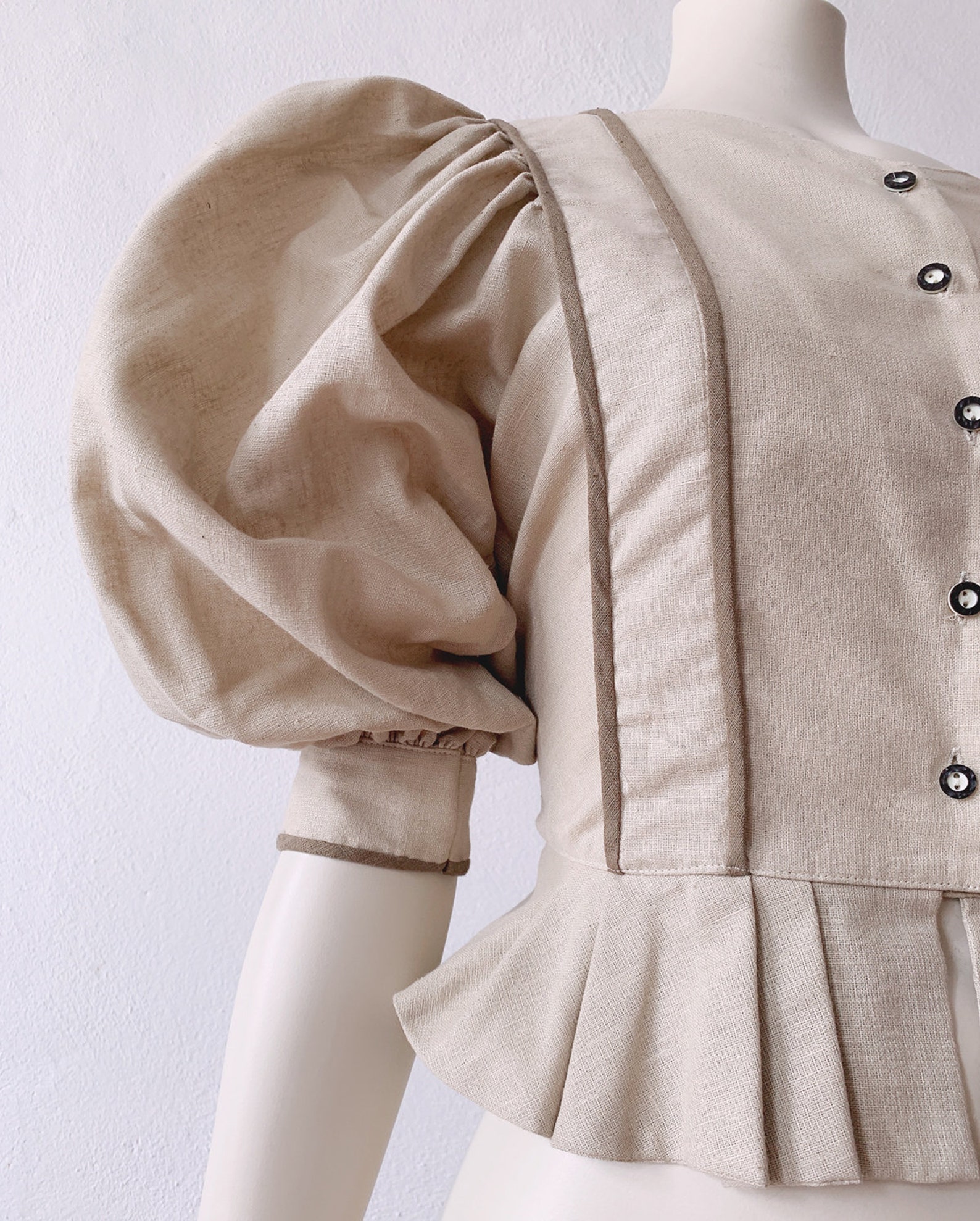 Lovely Cotton Bodice Puff Sleeve Mutton Sleeves Vintage Folk Peplum ...