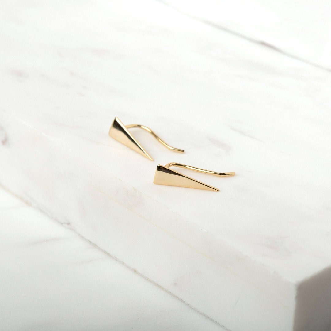 Pequeños escaladores de orejas Pendientes triangulares - Etsy España