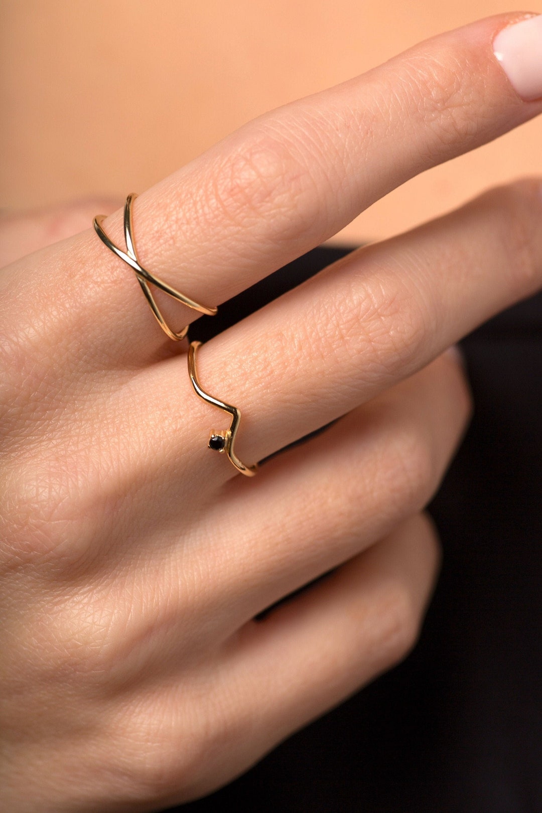 Schwarzer Stein Ring - Zierlicher Ring - Feiner Gold Ring - Dünner Gold ...