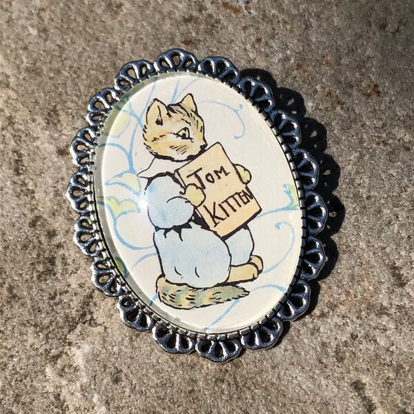 Beatrix Brooch - Etsy