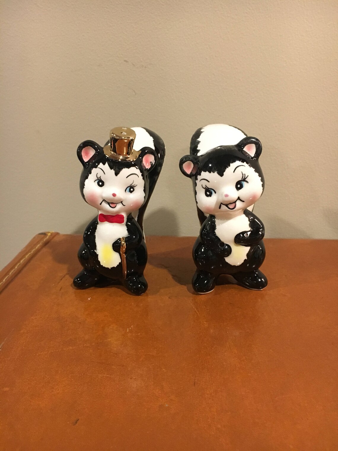 Vintage Skunk Salt and Pepper Shakers - Etsy