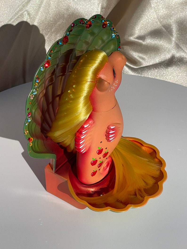 My Little Pony Sea Pony APPLEJACK Comes With Conch Shell and Lots of ...